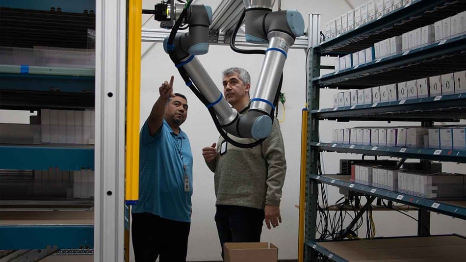 Top 3 Types of Robots Used In The Supply Chain Industry - Augmentus
