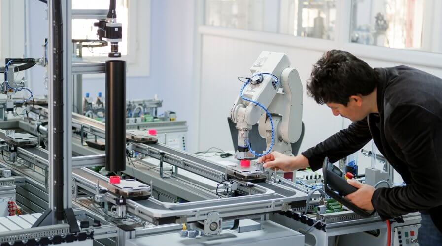 3 Ways to Program Industrial and Collaborative Robots - Augmentus