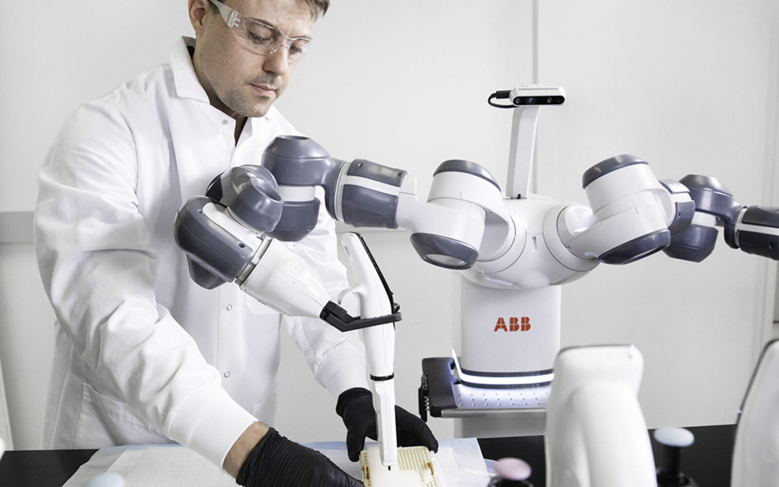 How Have Robots Helped Us During Covid-19? - Augmentus